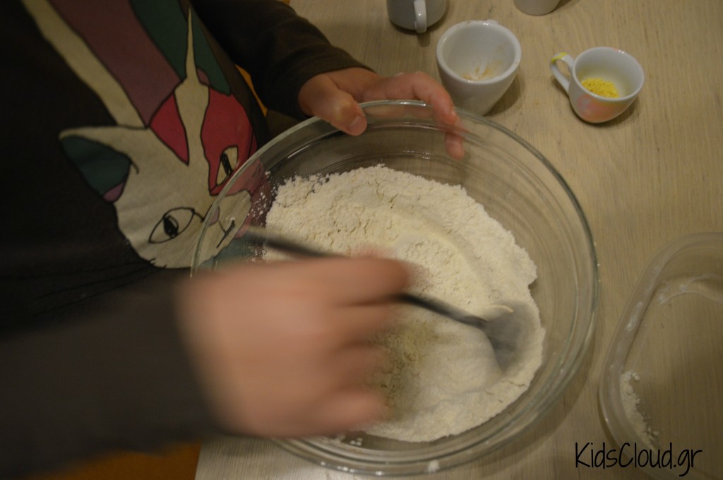 COOKIES ΜΕ ΚΑΝΕΛΑ, ΤΖΙΝΤΖΕΡ ΚΑΙ ΛΕΜΟΝΙ. ;) - KidsCloud.gr